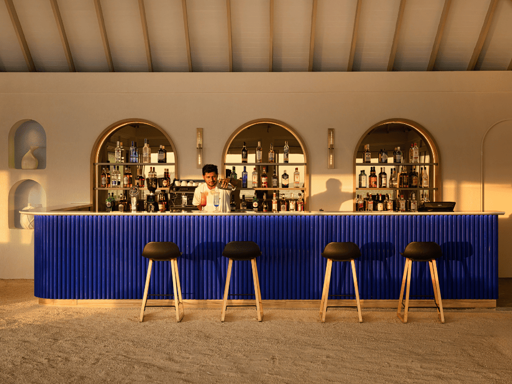 Sip & Dip - Main Bar - Eri Maldives
